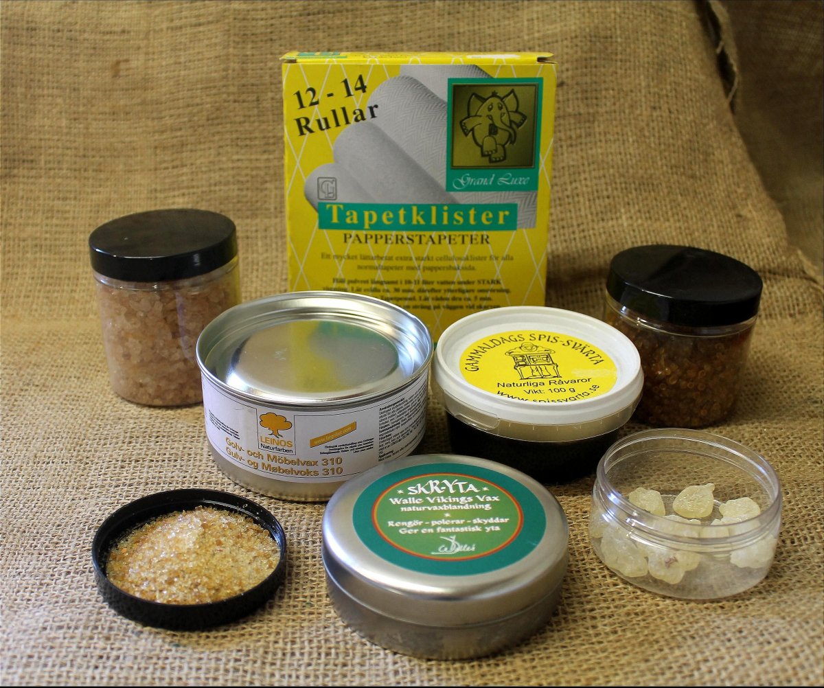 Lim, voks, harpiks og shellak - Farve og Tradition ApS Lim, voks, harpiks og shellak - Farve og Tradition ApS